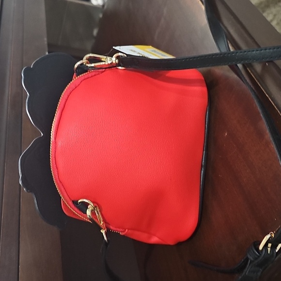 Peanuts | Bags | Nwt Bioworld Snoopy Red Crossbody Purse Doghouse Bag ...